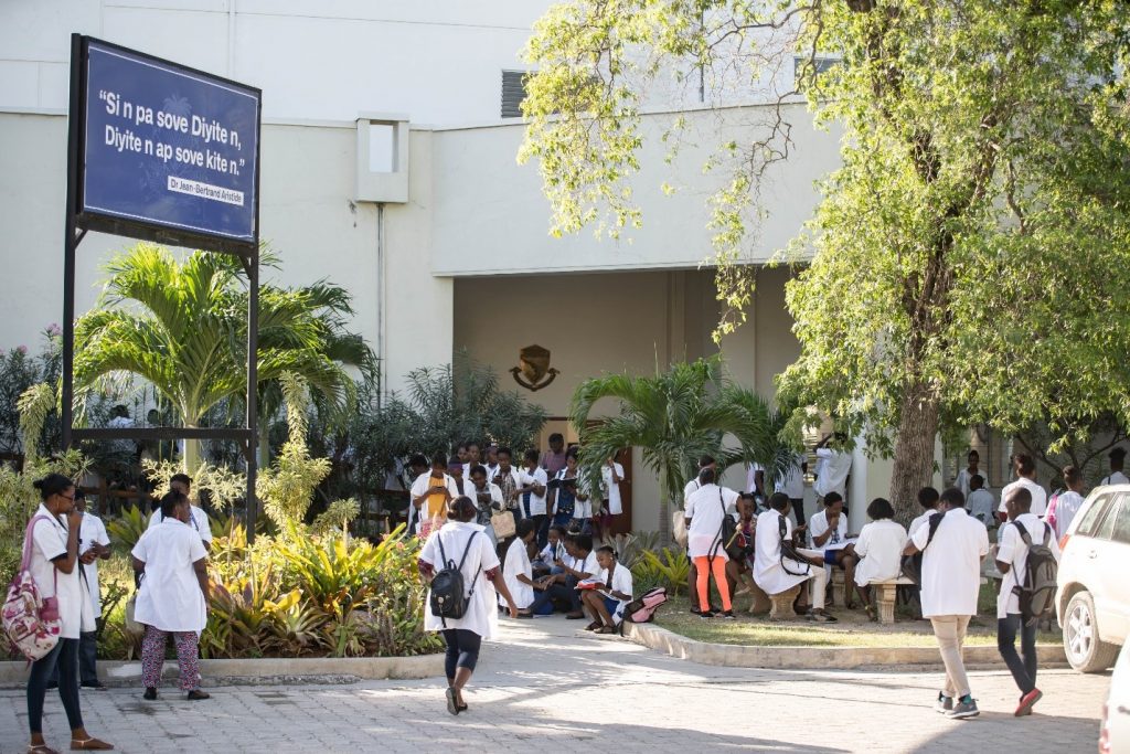 Activités et services - Université de la Fondation Dr Aristide