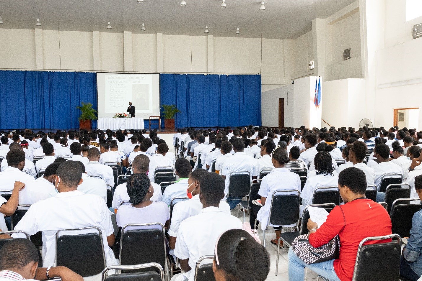 Les ophtalmologues se font de plus en plus rares en Haïti - Université ...